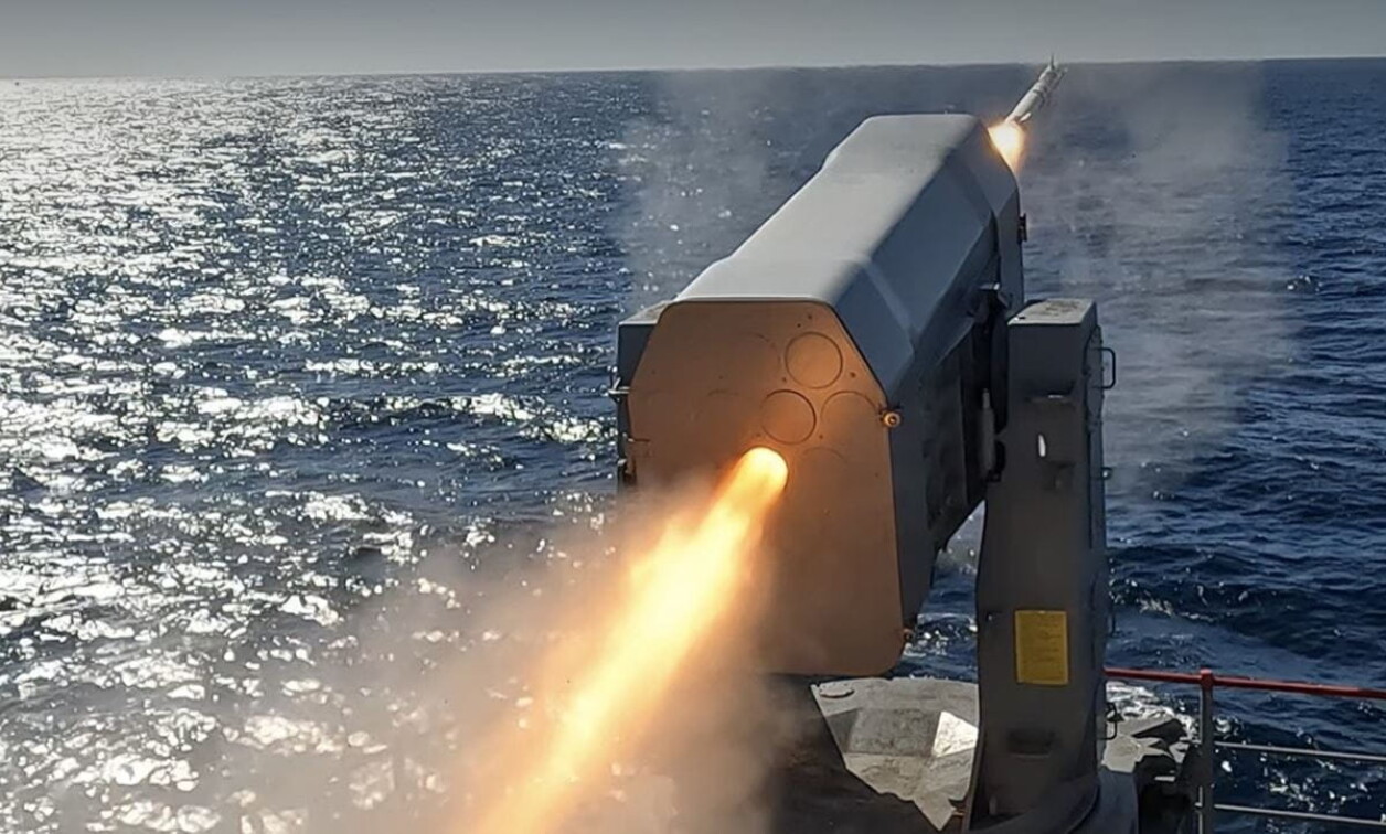 Raytheon gets $74M Navy contract for RAM Guided Missile Launching ...