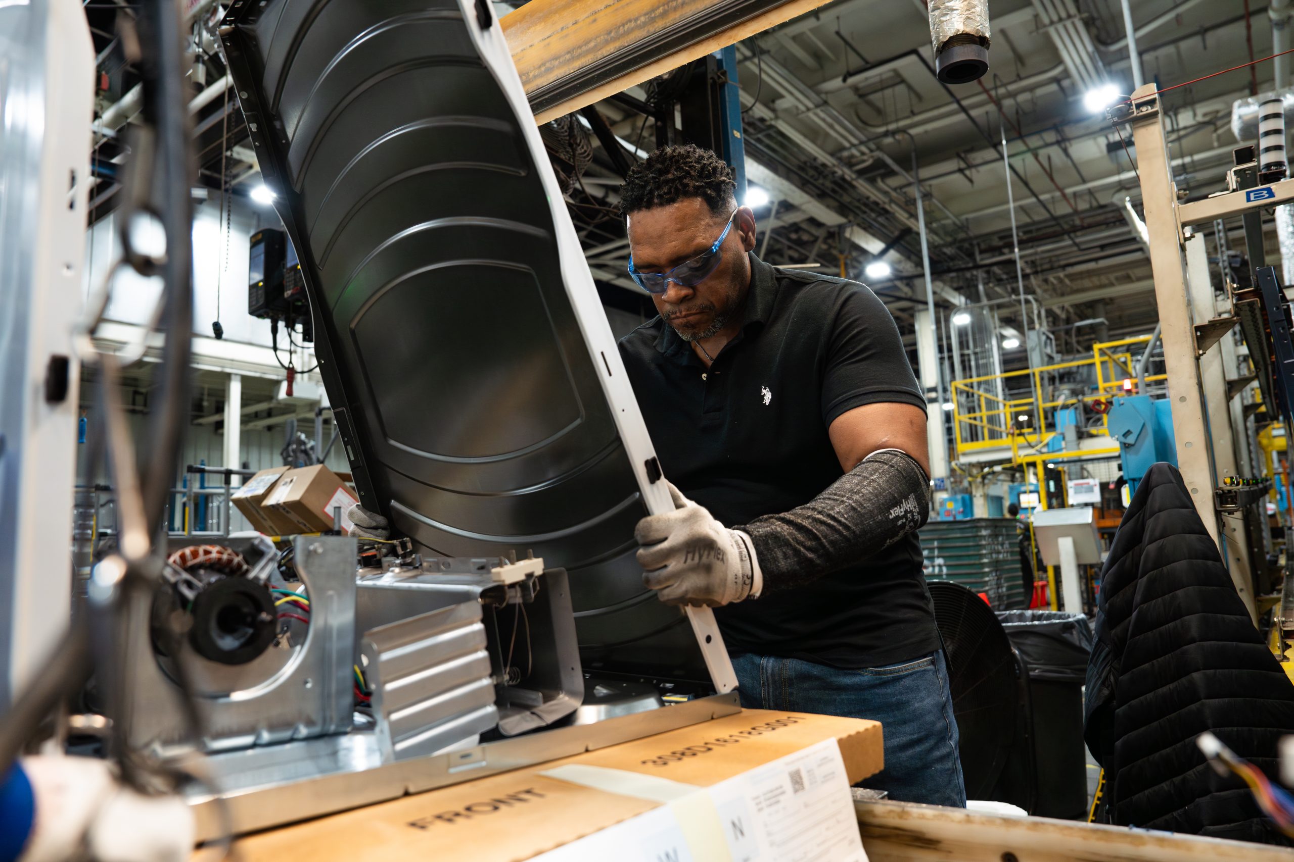 GE Appliances gives $150M in contracts to supply Louisville washer ...